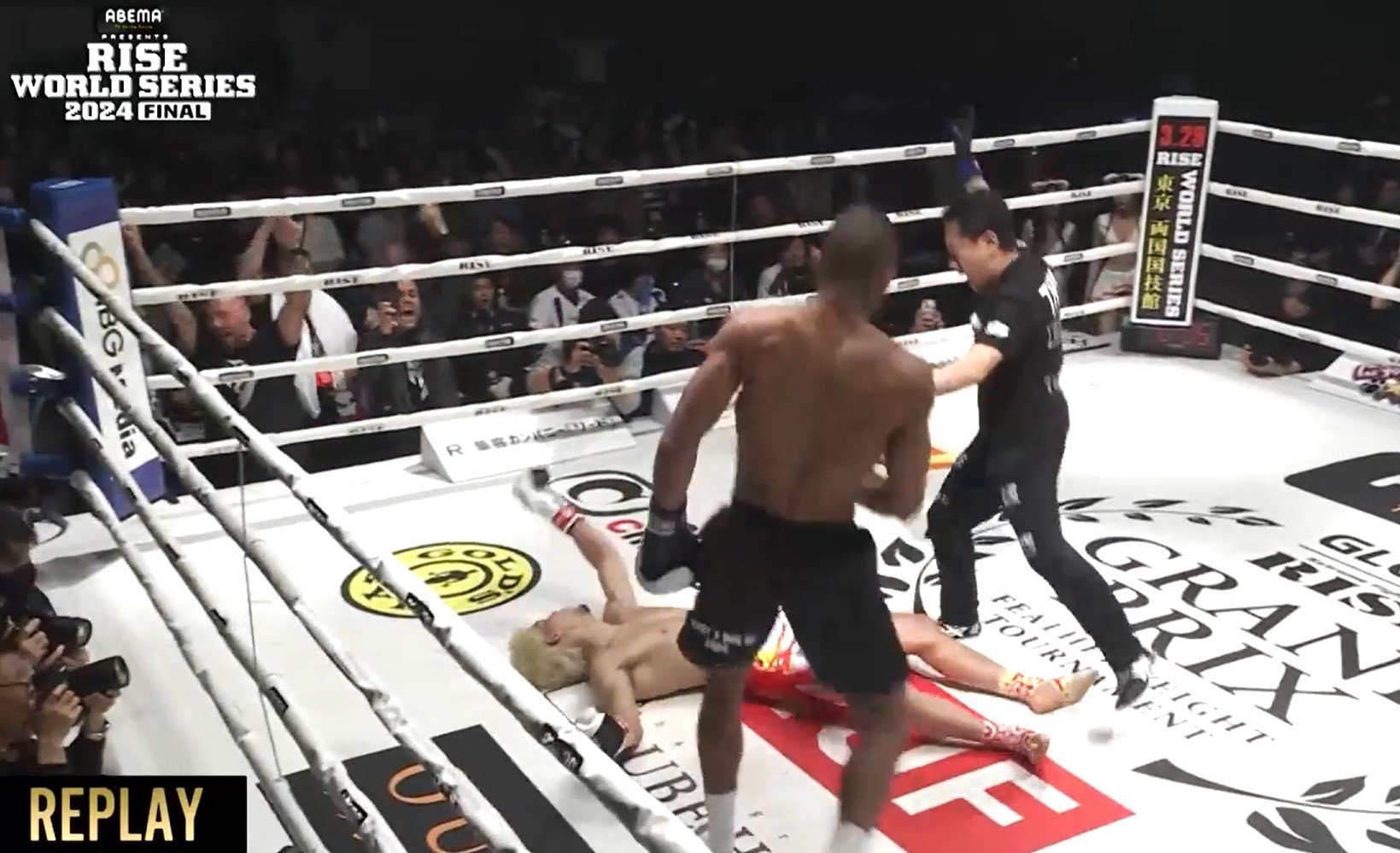 【写真・画像】突然、伸びる右で“一撃”の衝撃KO 「あぁ、ダメだ」現王者も驚きの劇的決着 2枚目 | 格闘技 | ABEMA TIMES | アベマタイムズ