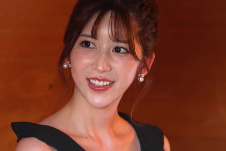 【写真・画像】元人気モデルのセクシー女優、黒ビキニ姿でサウナデート！ イケメン2人をメロメロに「肌も綺麗やしスタイルもええし…」 1枚目 | バラエティ | ABEMA TIMES | アベマタイムズ