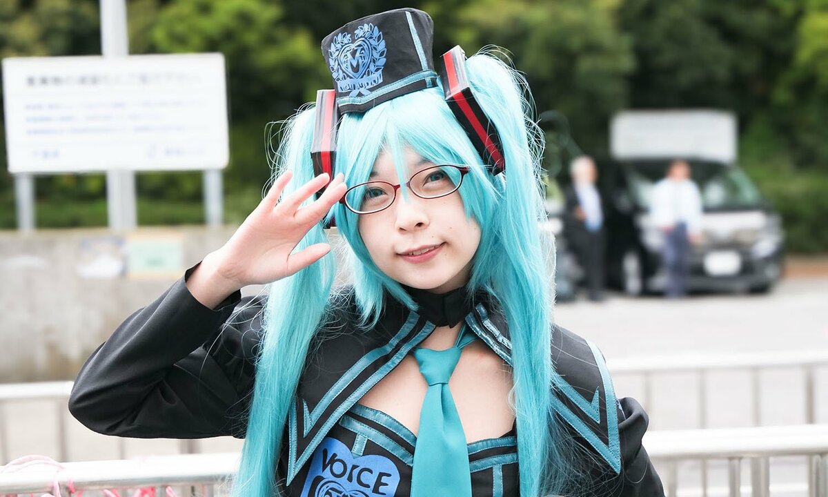 A Gravure Idol from Ayaman JAPAN Youth Shows Off Over 10 Years of Hatsune Miku Cosplay ...