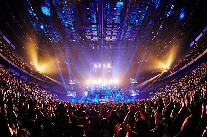 「必ず一緒に歌える日が…」GLAY、25周年ライブでファンとの約束 ステージの尊さ、ファンとの時間に改めて感謝も | レポート | ABEMA TIMES | アベマタイムズ