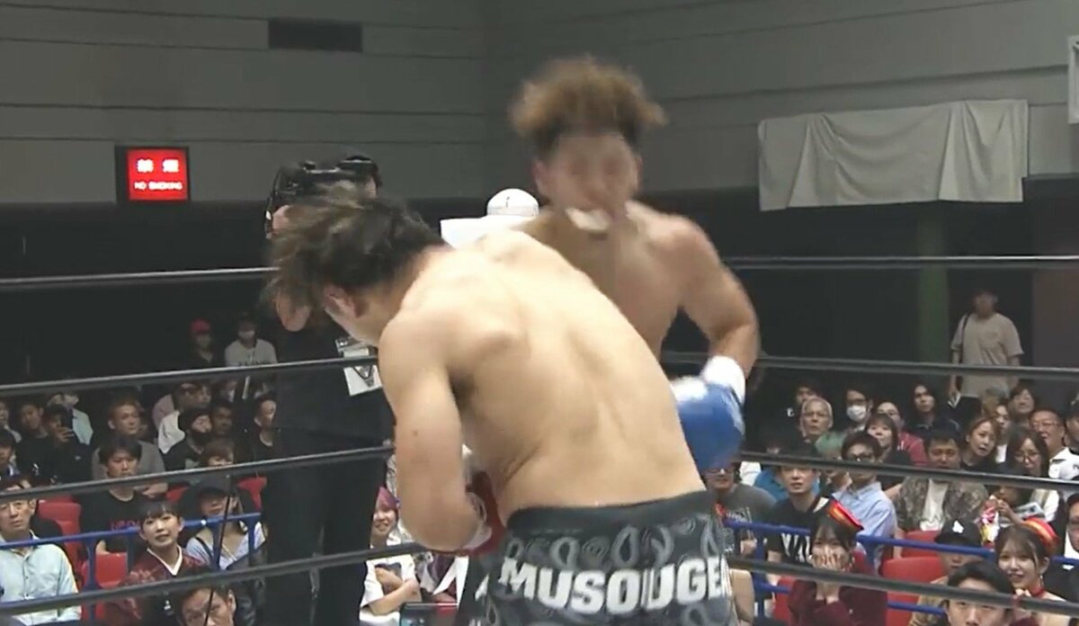 【写真・画像】マウスピース“飛び出す”衝撃KO 3度目のダウンで“ぐにゃり”の劇的決着 2枚目 | 格闘技 | ABEMA TIMES | アベマタイムズ
