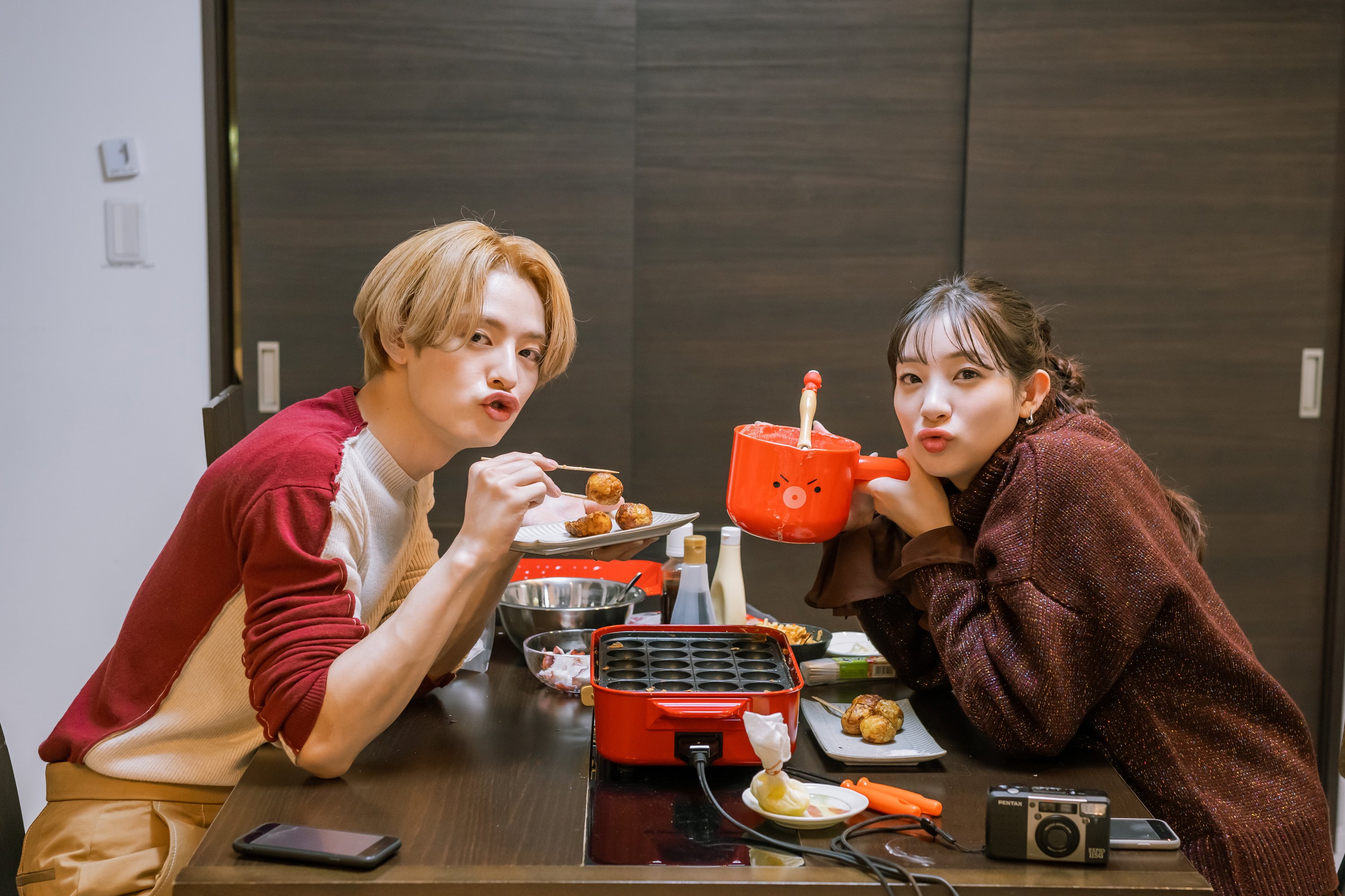 塩野瑛久と足立梨花が夜の天体観測でキス！？足立の手作り料理に塩野の反応は？『私たち結婚しました 2』第8話 | ニュース | ABEMA TIMES