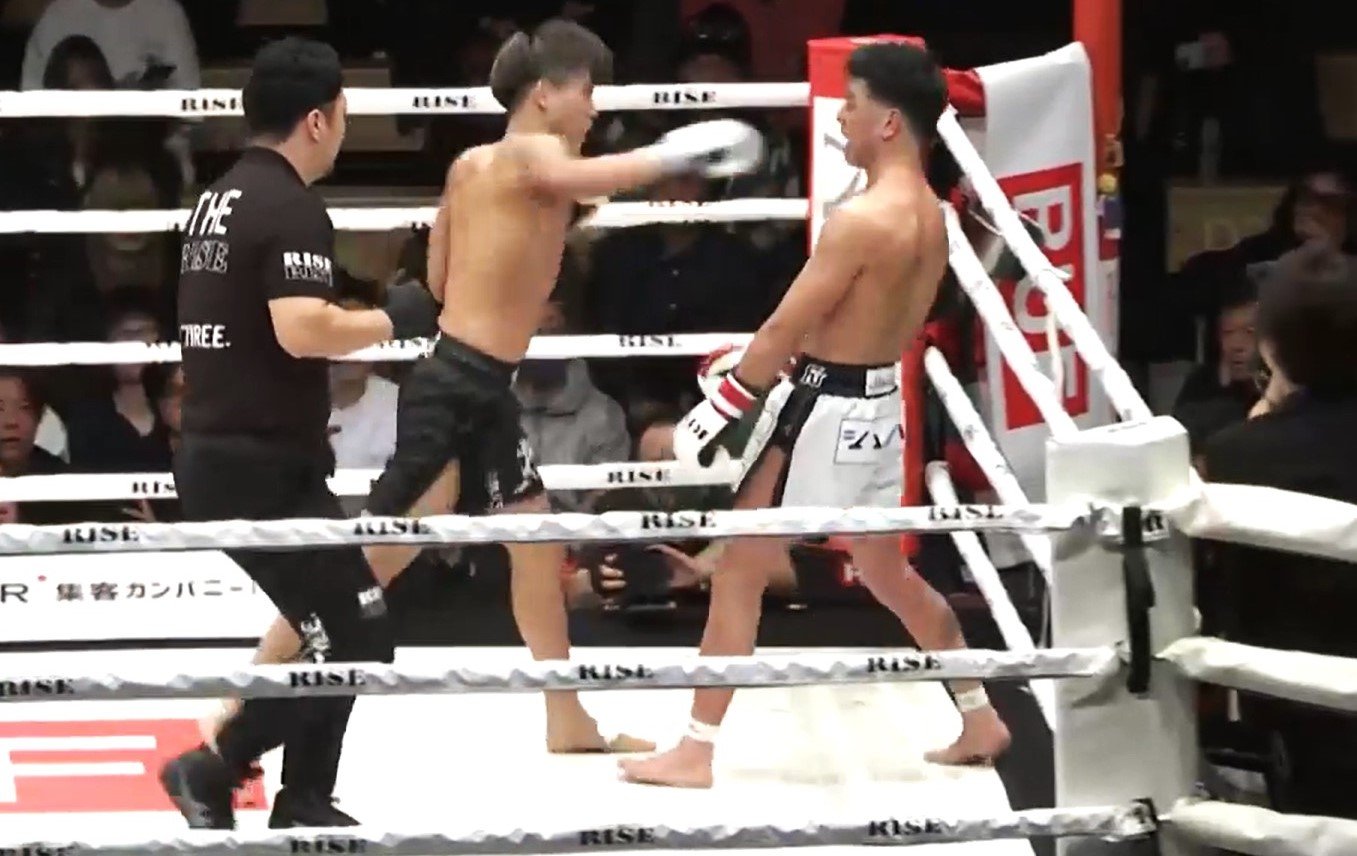 (2ページ目) 「止めた方がいい！」ノーガードからの衝撃KO “サンドバック状態”に放送席も声を荒げる | 格闘技 | ABEMA TIMES | アベマタイムズ
