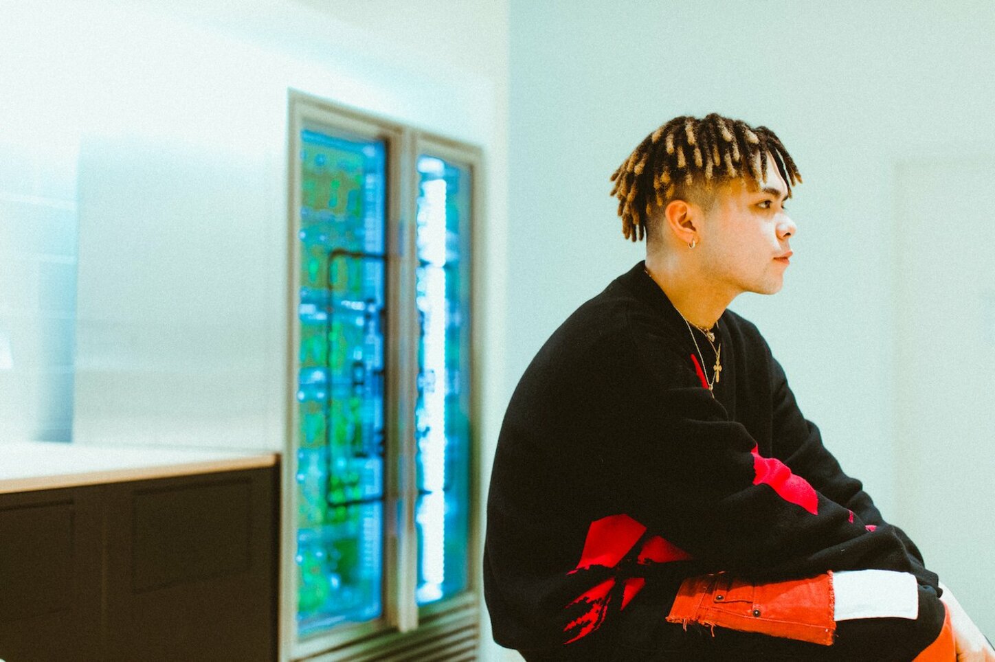 Leon Fanourakis「アルバム全体にポジティブなメッセージを込めた」新たな一面 | インタビュー・特集 | ABEMA TIMES