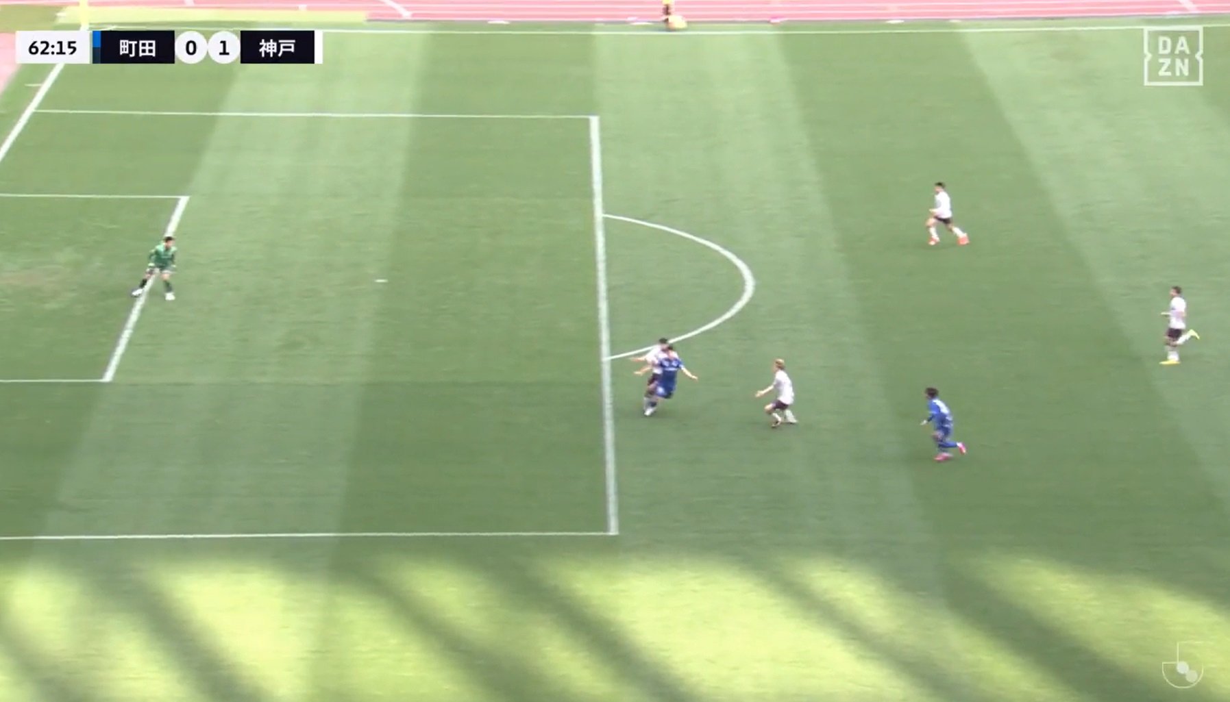 「なんで判定を変えたんや」ペナルティエリア外のファウルで判定が二転三転する珍事が発生 FKがPK→VAR介入でFKに「どうみても外だぞ」選手は抗議、ファンはやきもきした瞬間 | Jリーグ ...