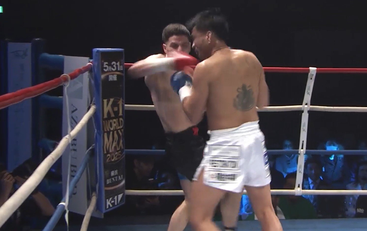 【写真・画像】「あそこで来るとは…」魔裟斗も“まさか”の衝撃バックブローKO まるで“格ゲー”のような劇的決着 3枚目 | 格闘技 | ABEMA TIMES | アベマタイムズ