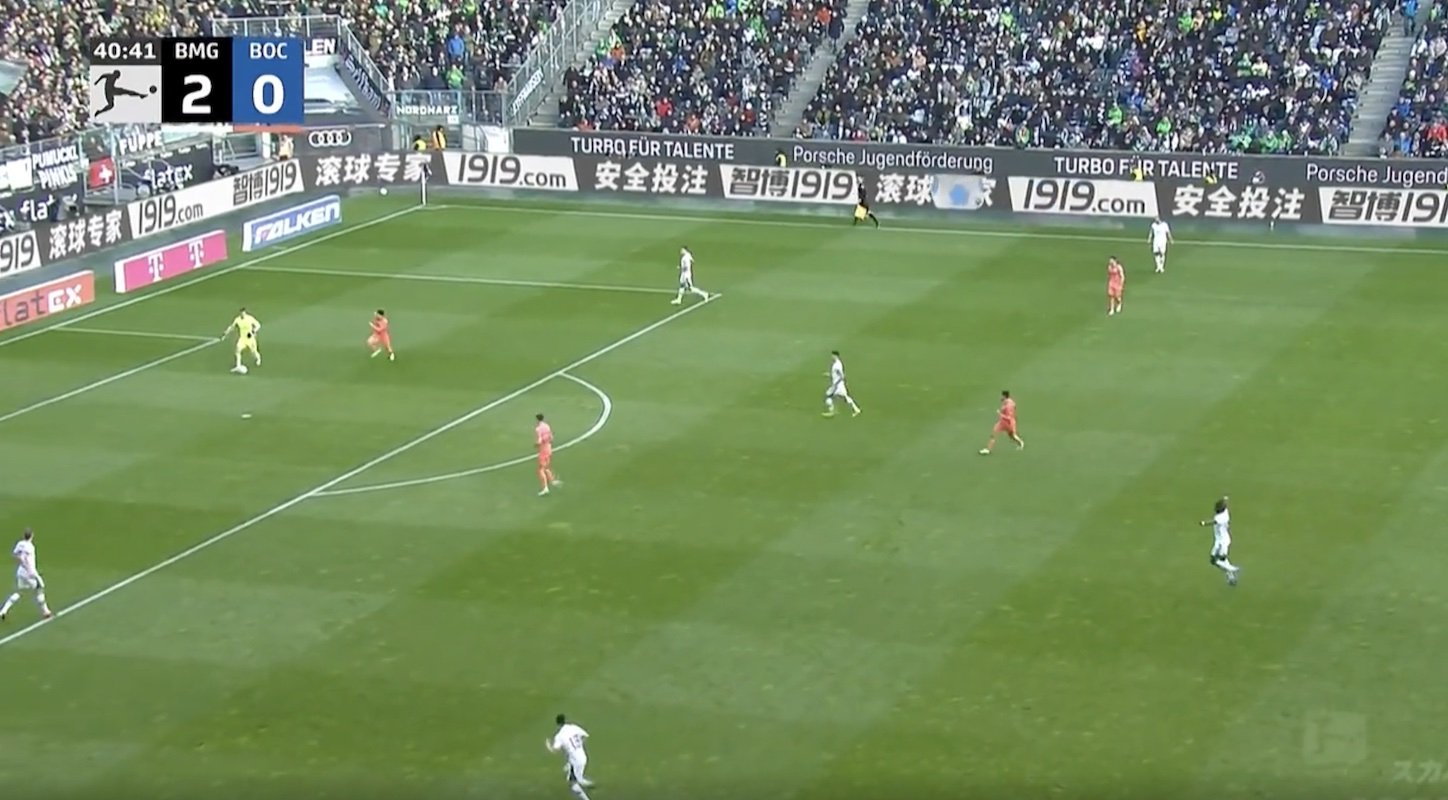 【写真・画像】「追いつくのかよ！」「速すぎるだろ…」浅野拓磨が爆速スピードでGKに襲いかかる瞬間 相手DFがバックパス→前線から一気に“鬼プレス” 1枚目 | サッカー | ABEMA ...