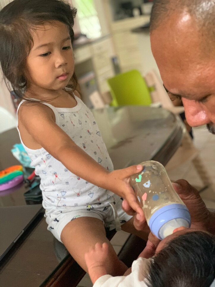 ラミレスの妻、ずっと見ていられる第4子の顔「小さくてか弱くて可愛すぎる」 話題 Abema Times