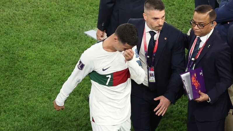 ロナウドの涙は残酷だった…W杯敗退後の号泣、因縁ネヴィルもさすがに同情 | Qoly | FIFA ワールドカップ 2022 完全ガイド by ABEMA