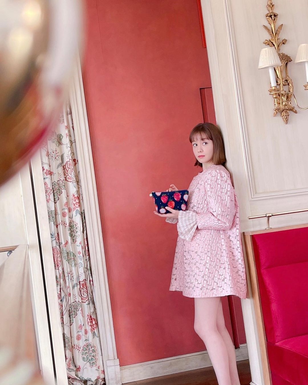 「奥さんにしたい」「フランス映画のワンシーンのよう」トリンドル玲奈の美脚ショットをファン絶賛! 話題 Abema Times