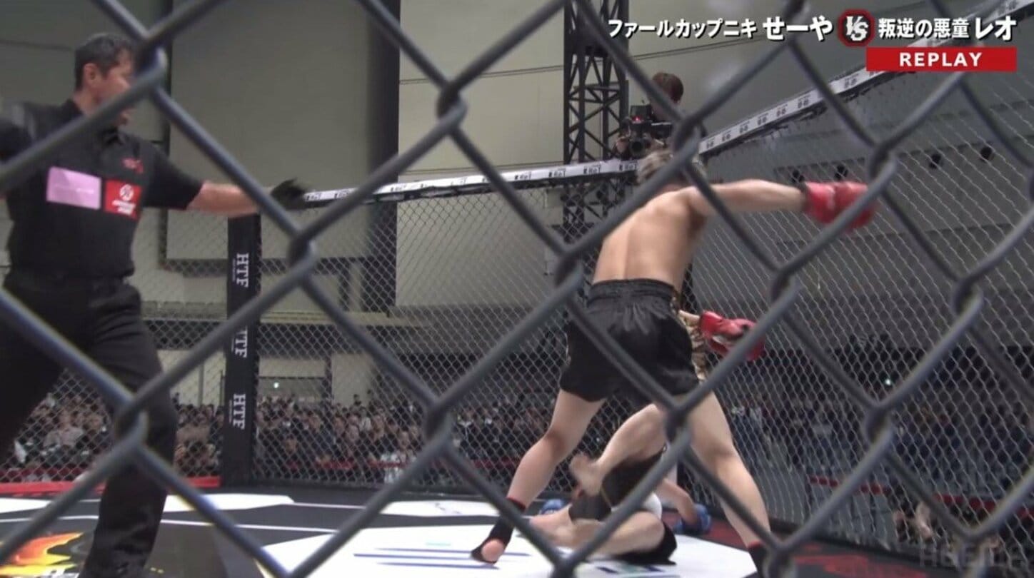 【写真・画像】「BreakingDown10」股間にコンプレックスを持つ“ファールカップニキ”せーや、善戦するものの最後はダウン…男は上げられ ...