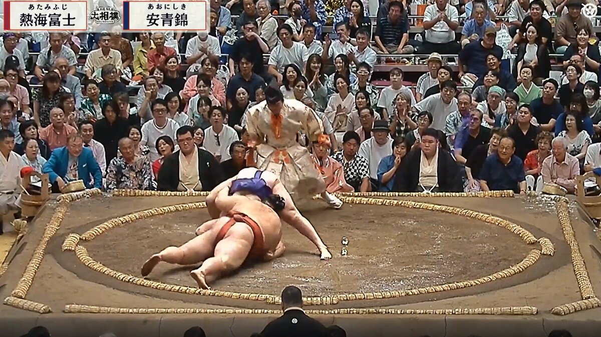 大相撲中継、大物アイドルが高須院長と「奇跡の2ショット」熱戦で見せた“対照的”リアクションが話題に | 大相撲 | ABEMA TIMES | アベマタイムズ