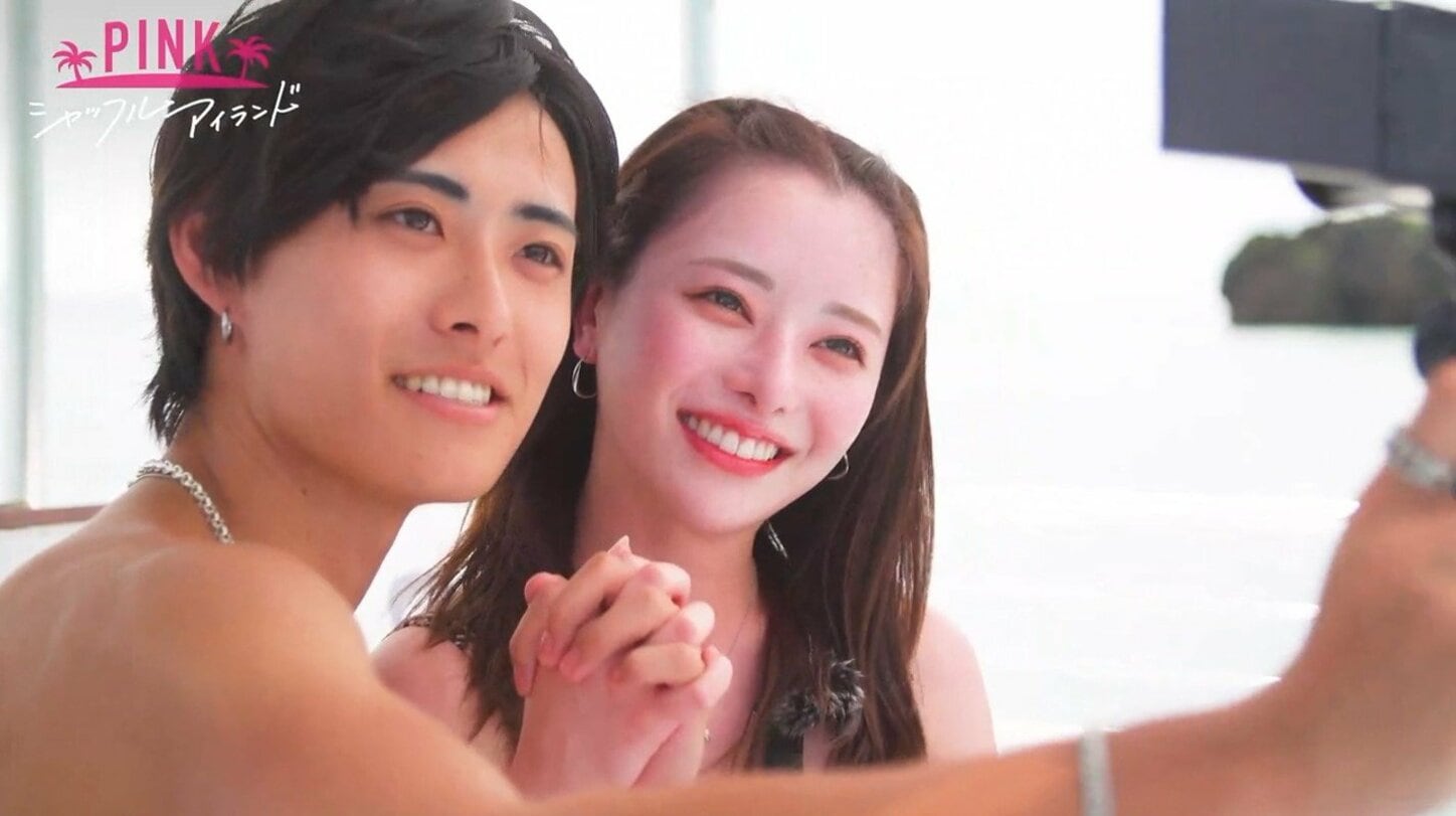 【写真】『東大王』出演の高学歴美女と水着で密着！イケメンYouTuberが仕掛けた手繋ぎ2ショット『シャッフルアイランド Season2』 | ニュース | ABEMA TIMES