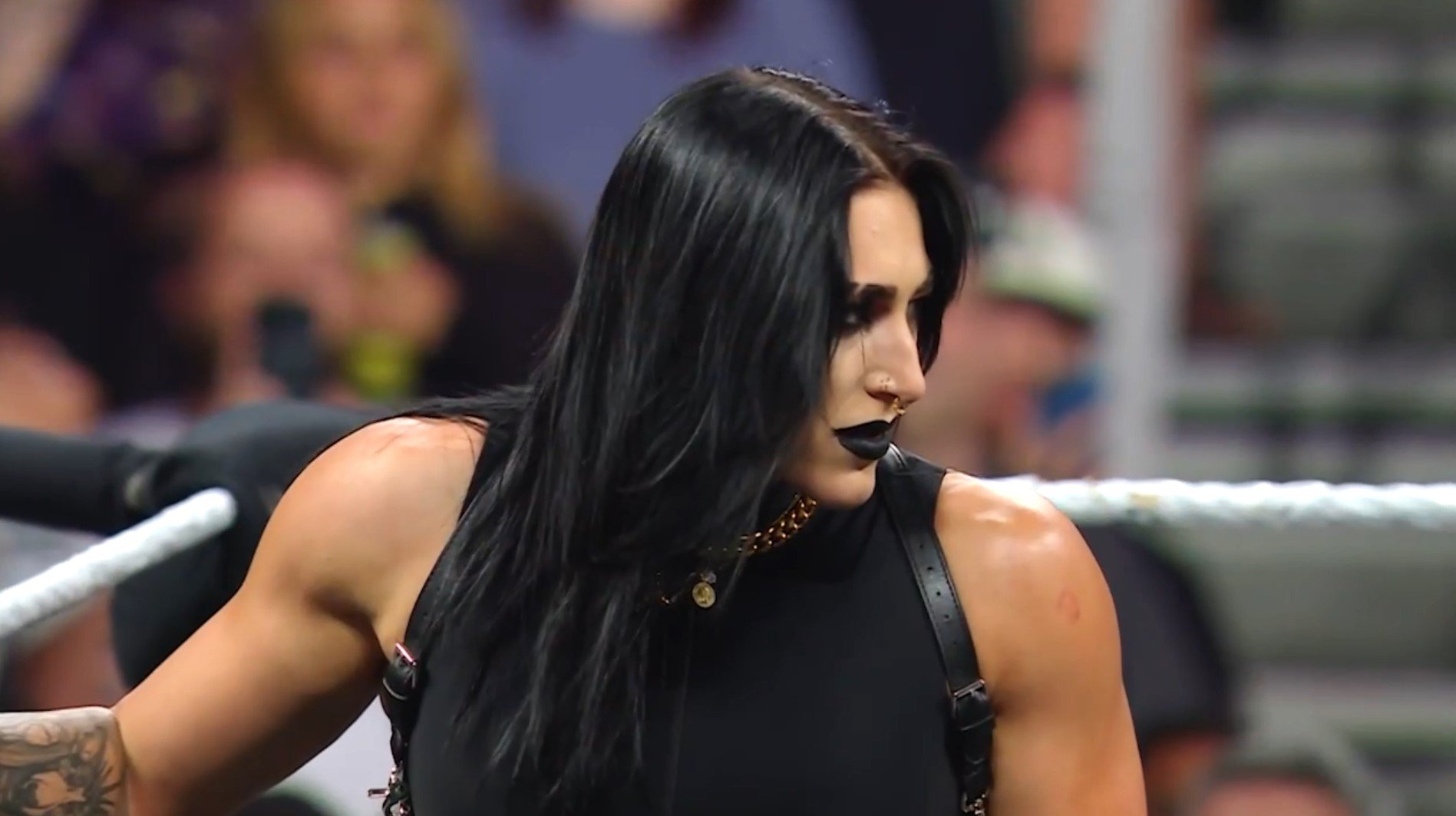 【写真・画像】「すっぴんは童顔美人」“最狂美女”レスラー、衝撃の“半顔”メイクで登場 「メイク途中で乱入は草」驚きの声 1枚目 | 格闘技 | ABEMA TIMES | アベマタイムズ