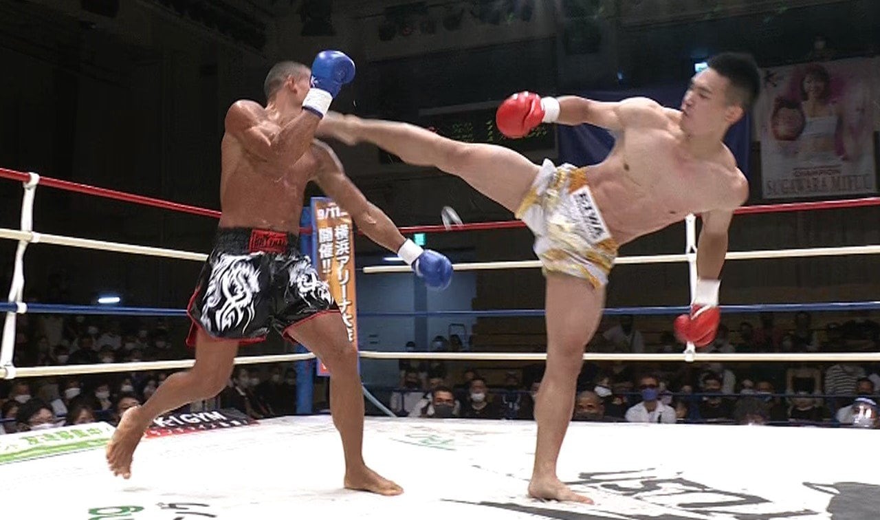 後ろ回し蹴りが“顔面”直撃 マウスピース吹き飛ぶ圧巻KOに「綺麗に決まりすぎ」称賛の声 | 格闘技 | ABEMA TIMES | アベマタイムズ