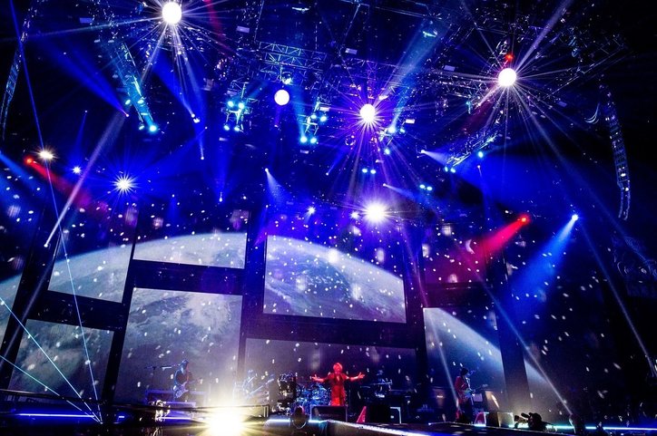 「必ず一緒に歌える日が…」GLAY、25周年ライブでファンとの約束 ステージの尊さ、ファンとの時間に改めて感謝も | レポート | ABEMA TIMES | アベマタイムズ