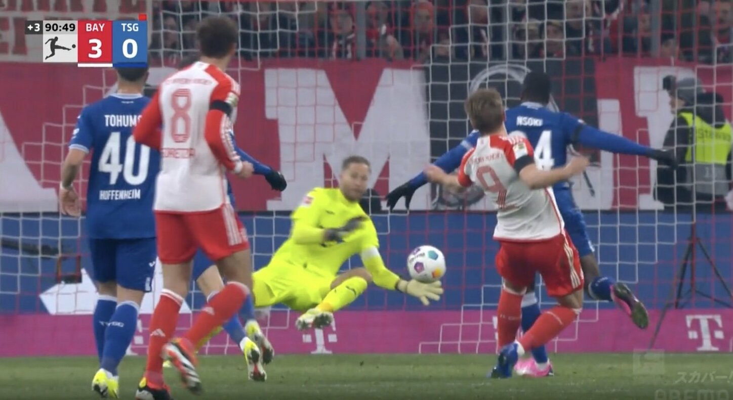 【写真・画像】「世界最強」「バケモノすぎる…」 GKの手を弾き飛ばす！神ターン→超強烈シュートが炸裂した瞬間 16試合で22得点！王者バイエルンの頼れるエースFWのエグすぎる一撃 1枚目 ...