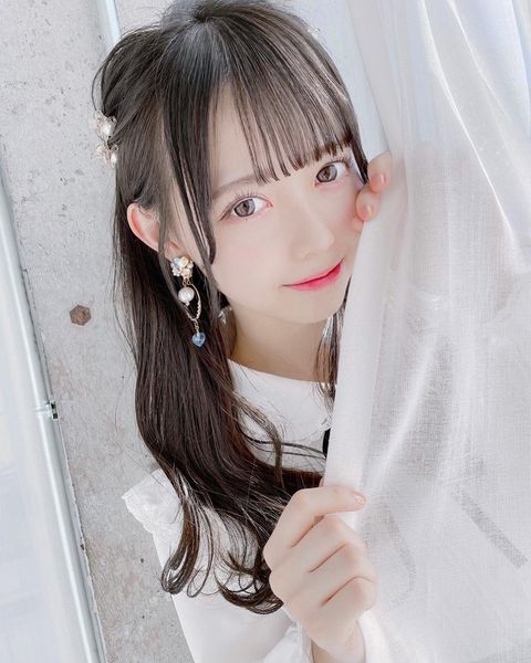 「圧倒的美少女」ラスアイ松本ももな、“清楚なお嬢様ショット”に反響続々 話題 Abema Times