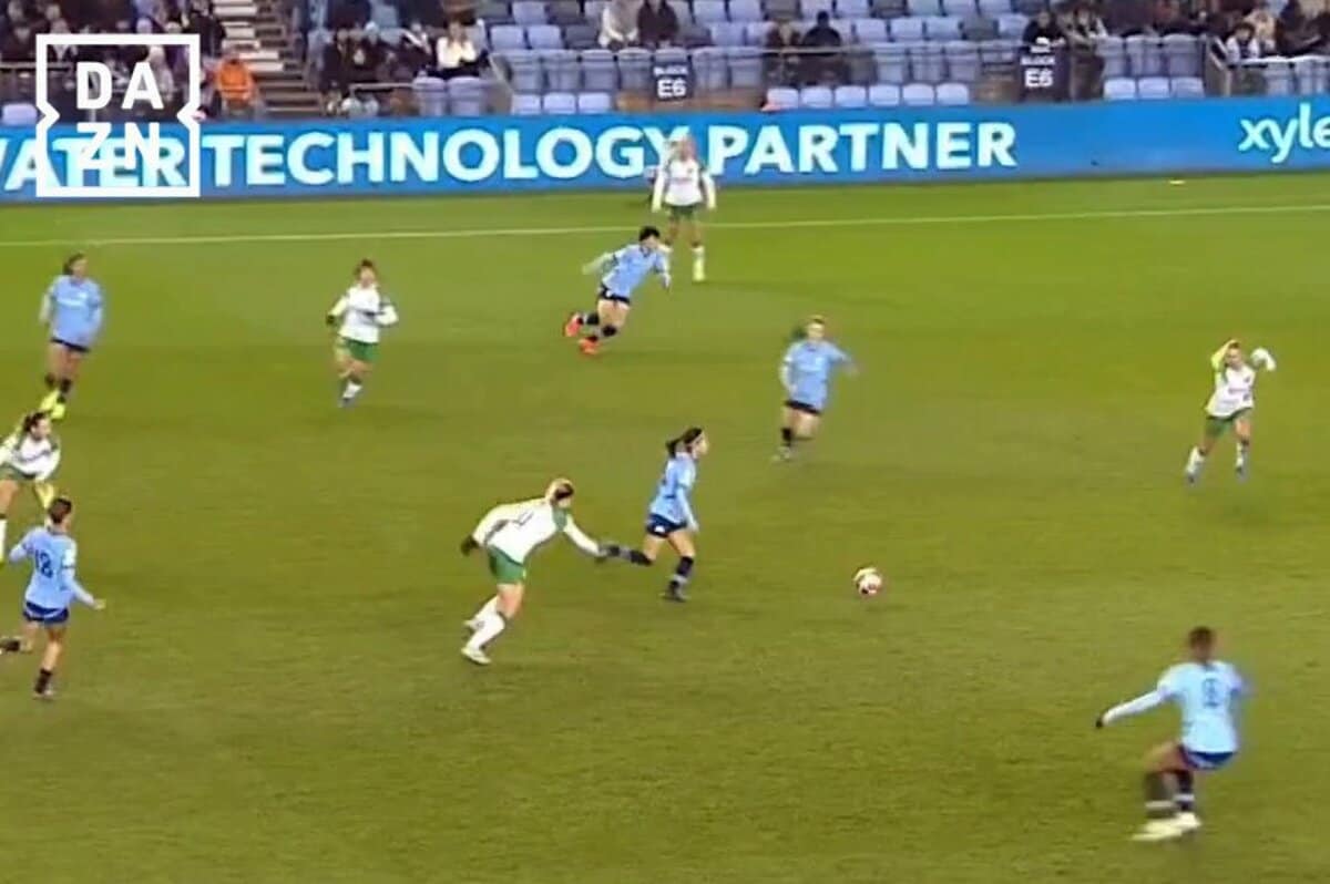 うまっ！ 長谷川唯、女子CLでもレベチ！ 完璧すぎるインターセプト→華麗ターンで相手プレスを無力化した瞬間 | サッカー | ABEMA TIMES | アベマタイムズ