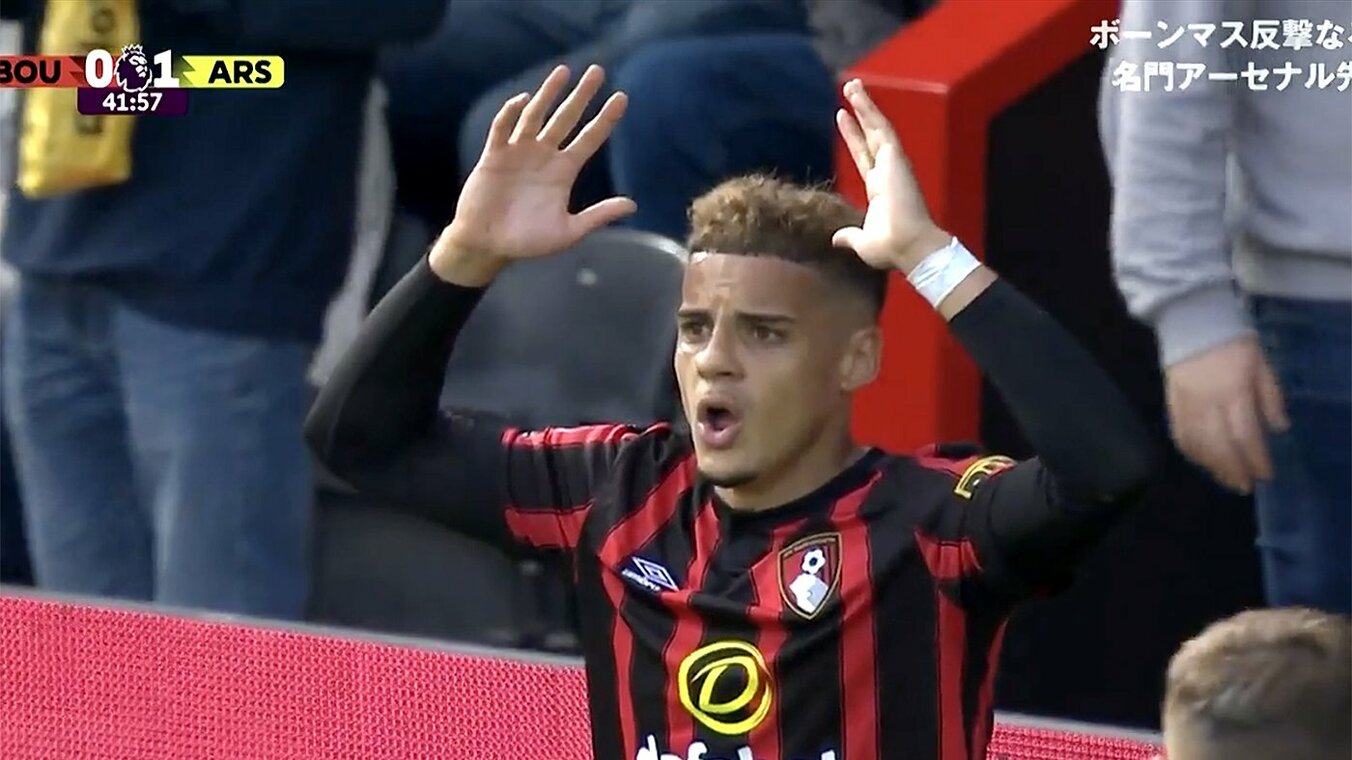 【写真・画像】クソっ、ハメられた！「誘ってんじゃん」イングランド代表FWの“PK獲得術”にライバルDFもオゥ…頭を抱えやっちまった顔になった瞬間 1枚目 | プレミアリーグ | ABEMA ...