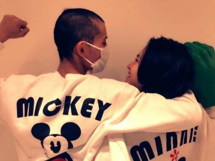 Nosuke、妻・misonoの肩を抱いた2ショット公開「愛が溢れてる」「頼もしい奥さん」の声 | 話題 | ABEMA TIMES