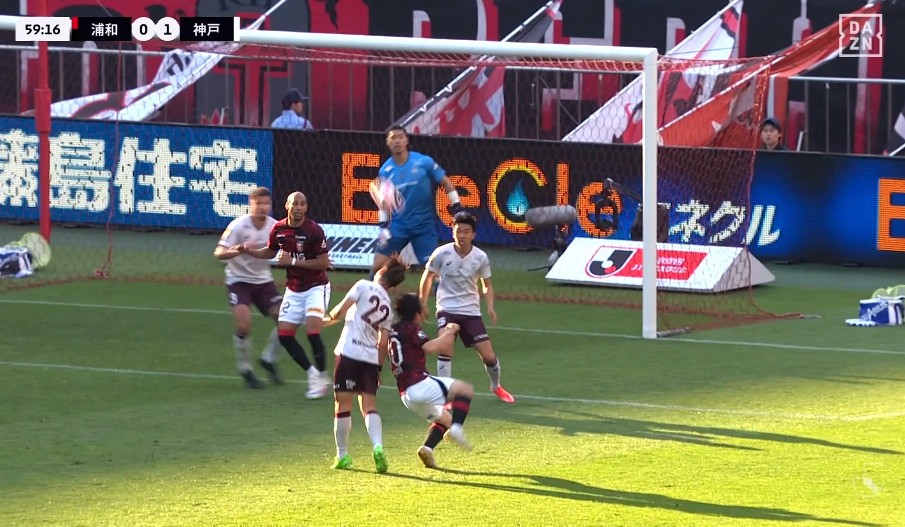 「絶対にPKだろ！」浦和10番が“後方から体当たり”を食らうもノーファウル…疑惑の判定に中島翔哉は苦笑い＆ファンも激怒した瞬間「VARはなぜ介入しない？」 | Jリーグニュース | ABEMA ...