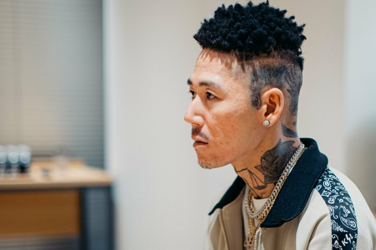 【写真・画像】レーベルも立ち上げ、順調にリリースを重ねるKOWICHI。「次に出すアルバムは自分の最後のアルバムになるかも、気持ち的に」と語る ...