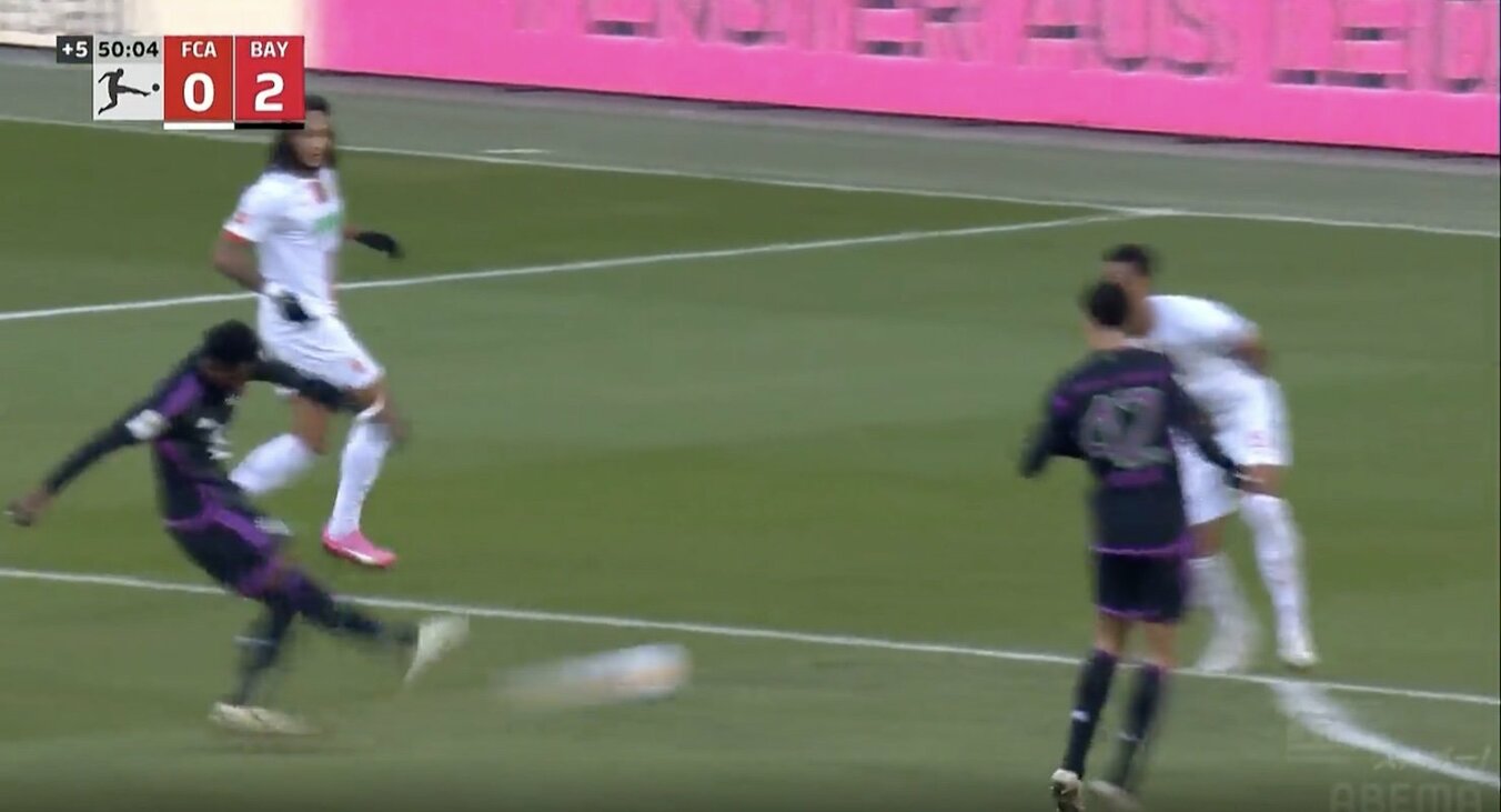 【写真・画像】GKが何もできずブチギレ！「時速何キロだよ…」完璧すぎるスーパーゴールが炸裂した瞬間 バイエルンの爆速王の超低空“弾丸ミドルシュート” 1枚目 | ブンデスリーガ | ABEMA ...