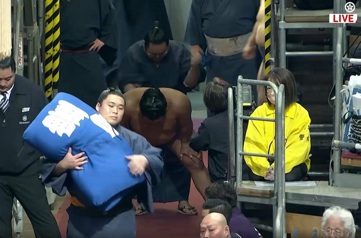 【写真・画像】「遠藤が美しすぎる」花道奥に貴重な姿「似合わないですね、服が（笑）」元力士が思わぬツッコミ 1枚目 | 大相撲 | ABEMA TIMES | アベマタイムズ