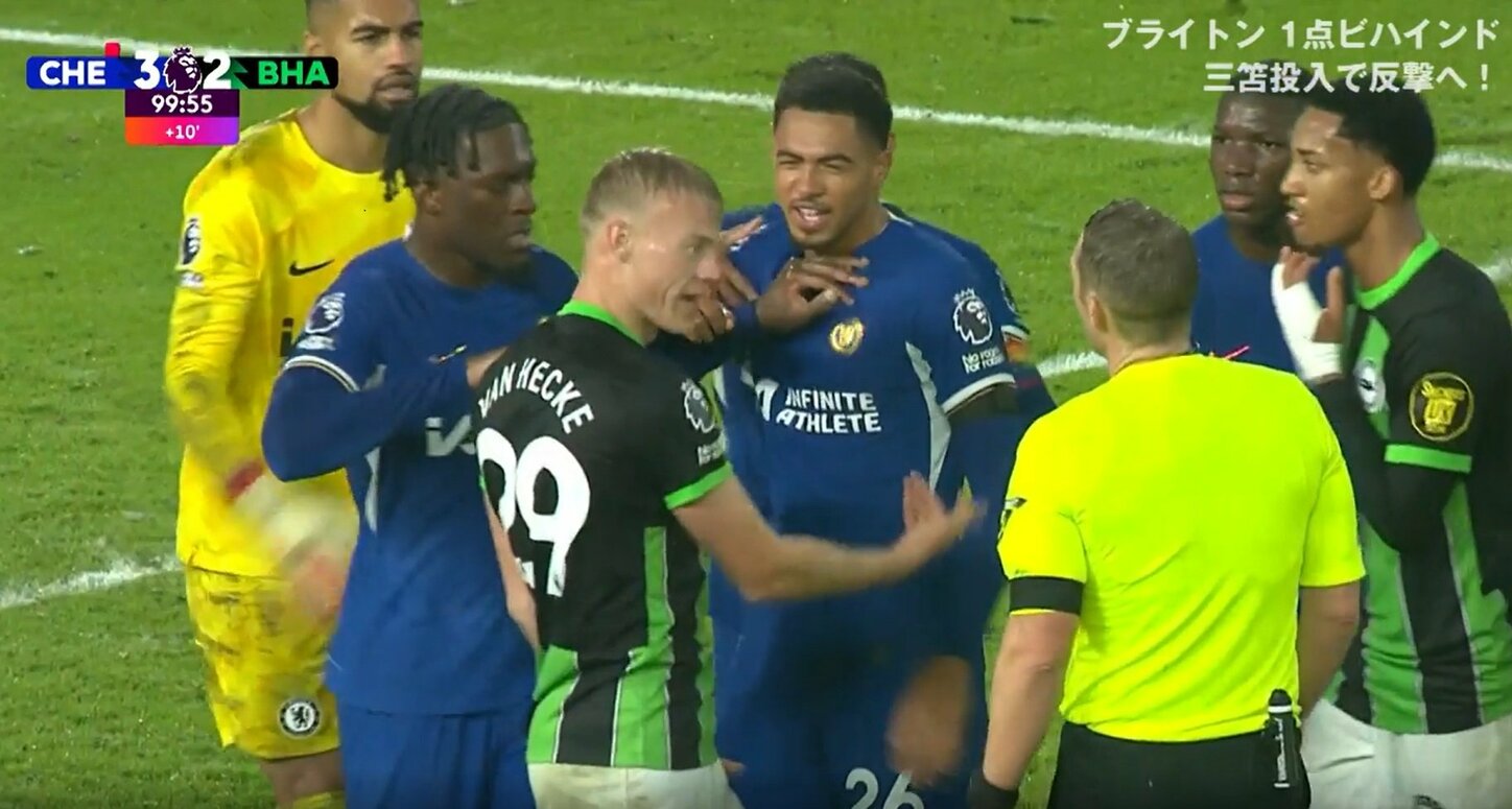【写真・画像】「審判大丈夫？」「無茶苦茶や」主審相手に乱闘寸前！VARでPK回避→CKに「はぁ？」ブライトンの選手がレフェリーに食ってかかった緊迫シーン 1枚目 | サッカー | ABEMA ...