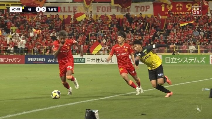 「レベル違う」日本代表選外の24歳FW、脅威の“超加速ドリブル”でDF2人をぶち破る「馬力やべえ」圧倒的打開力にファン衝撃 | Jリーグニュース | ABEMA TIMES | アベマタイムズ