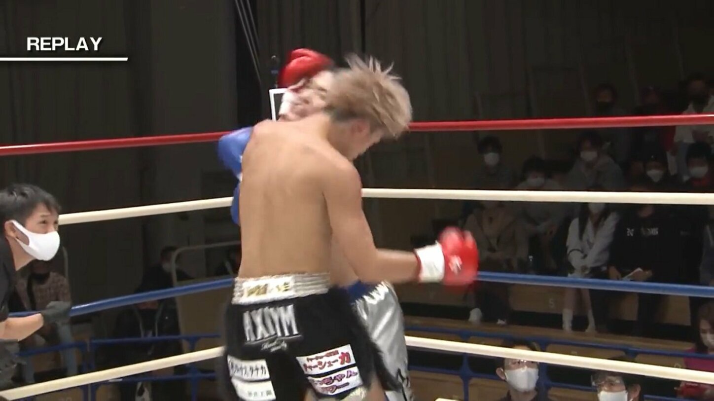 残り0秒、左フックが“交錯”の衝撃KO 担架投入で退場の敗者に「勇敢だった」健闘を称える声 | ニュース | ABEMA TIMES | アベ ...