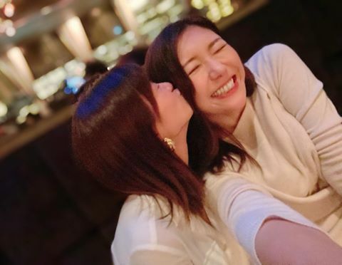 穂川果音、Irisにキスされた瞬間を披露 「美人コンビ」「最高に可愛いですな」の声 | 話題 | ABEMA TIMES