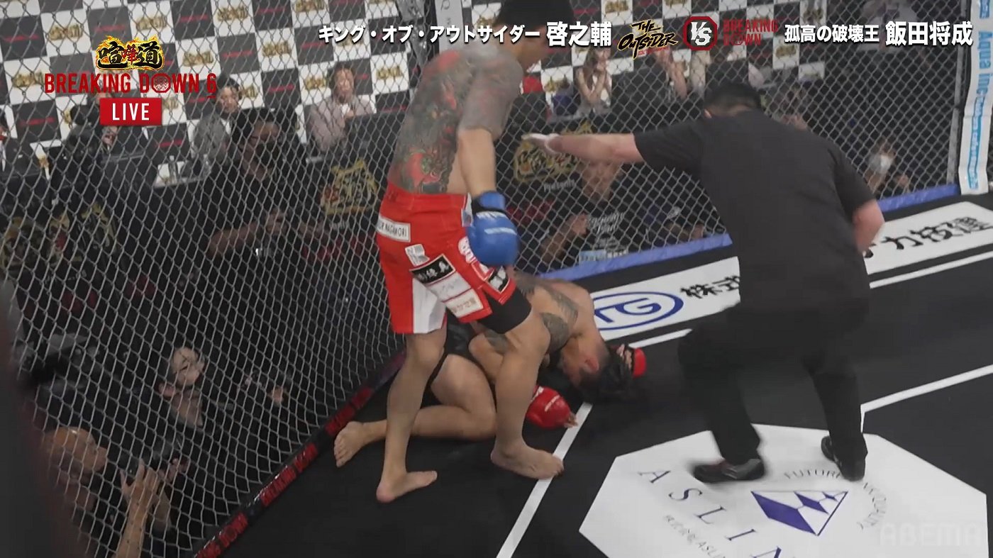“キング・オブ・アウトサイダー”啓之輔、カウンターのヒザで悶絶ko勝利! 下馬評を覆し飯田将成を撃破で「the Outsider最高