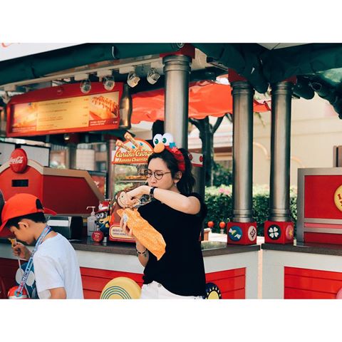 紗栄子、子供たちとUSJを満喫 微笑ましいショットに「最高な親子」の声も | 話題 | ABEMA TIMES