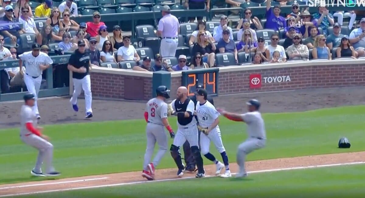 投手がブチギレ！ 打者に暴言？ 両軍総出の大乱闘が勃発した瞬間 打ち取ったのに喧嘩を売った問題シーン「何言ったんだ？」「投手が悪いだろw」 | MLB | ABEMA TIMES | アベマタイムズ