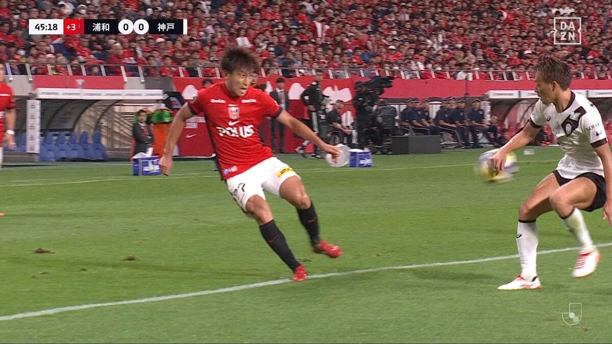 「PKでしょ！」浦和陣営は抗議も“ノーハンド”判定でファンの不満爆発「さっきは取ったのに」 | Jリーグニュース | ABEMA TIMES | アベマタイムズ