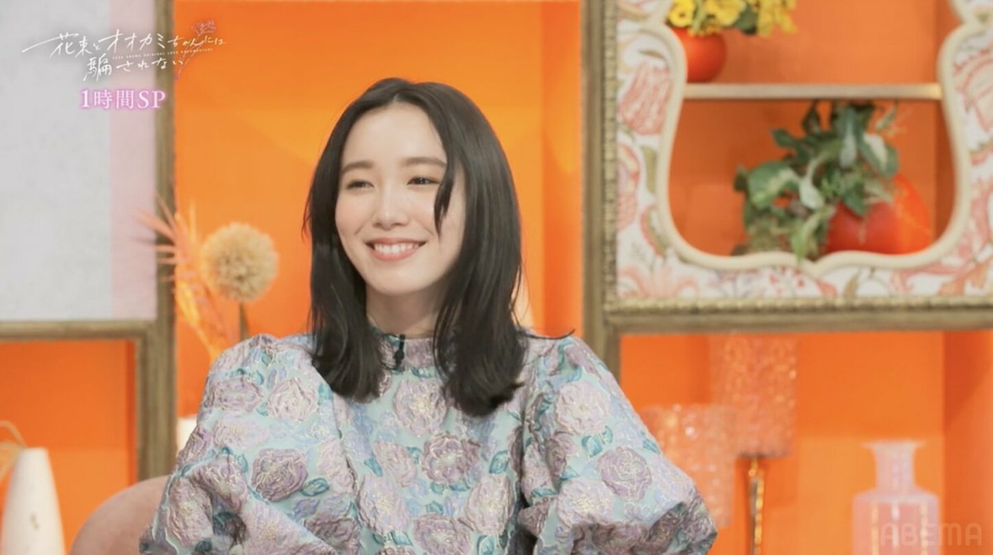 飯豊まりえ、20歳から5年間務めた『オオカミ』シリーズMCを卒業、横澤夏子から花束も「オオカミちゃんを当てるのに5年かかった」 | ニュース | ABEMA TIMES | アベマタイムズ