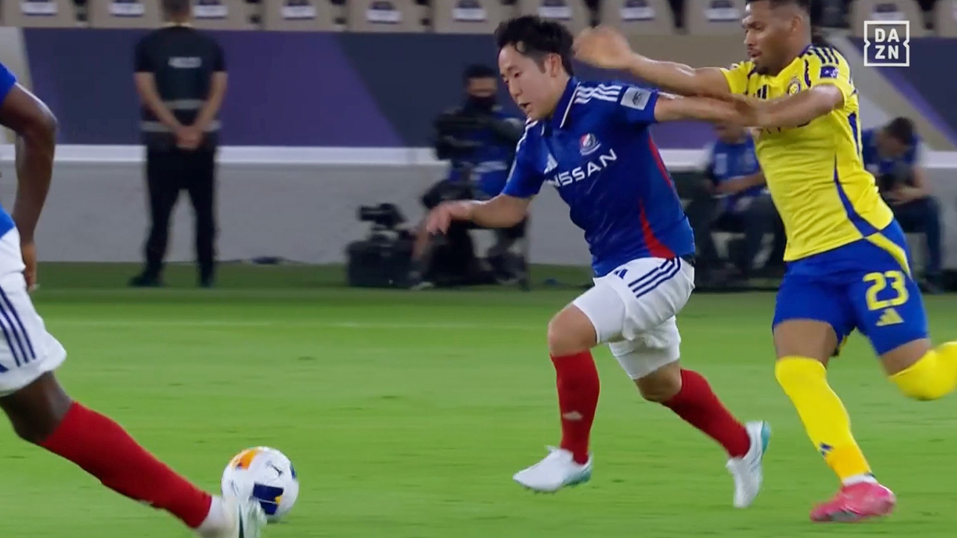 横浜FM、アル・ナスルに1ー4完敗でACLEベスト8敗退…途中出場の渡辺皓太が一矢報いるも痛恨退場 C・ロナウドはダメ押し弾で存在感 | 海外サッカー | ABEMA TIMES | アベマタイムズ