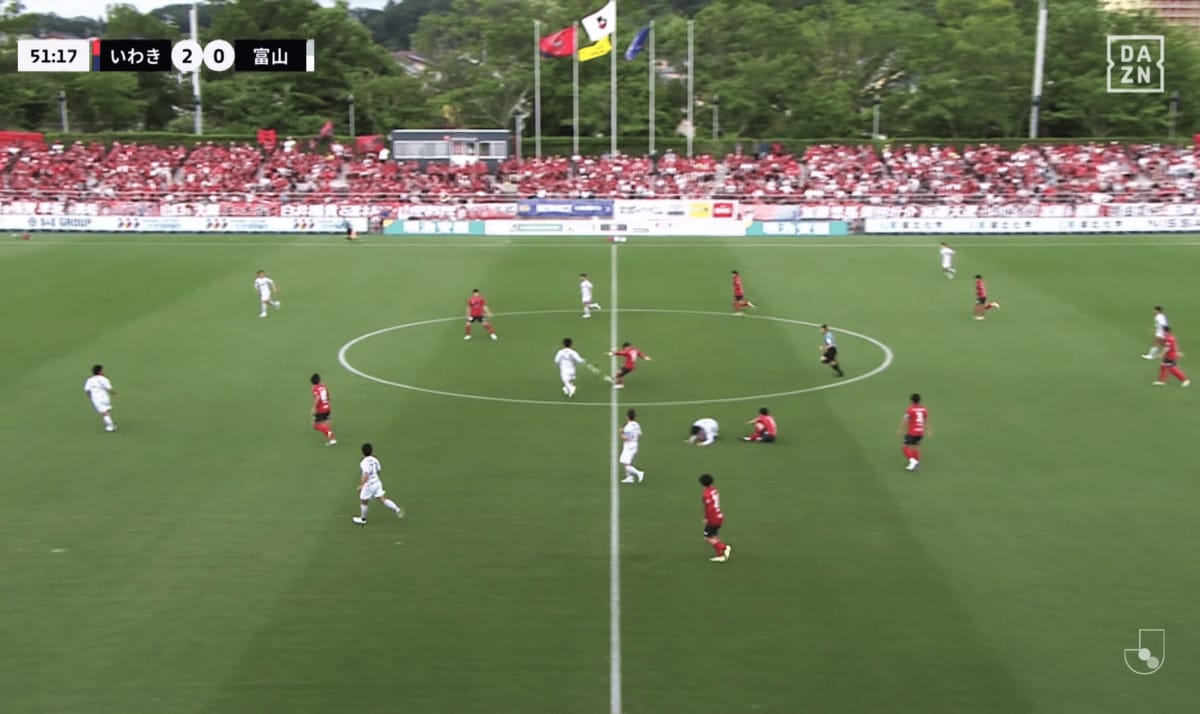 【写真・画像】嘘だろ！？“50m超スーパーゴラッソ”にSNS沸騰「J2年間ベストゴール」「ベッカム級」「ノーバウンドは凄い」いわきMF大西悠介がハーフウェーラインから豪快弾 1枚目 | J ...