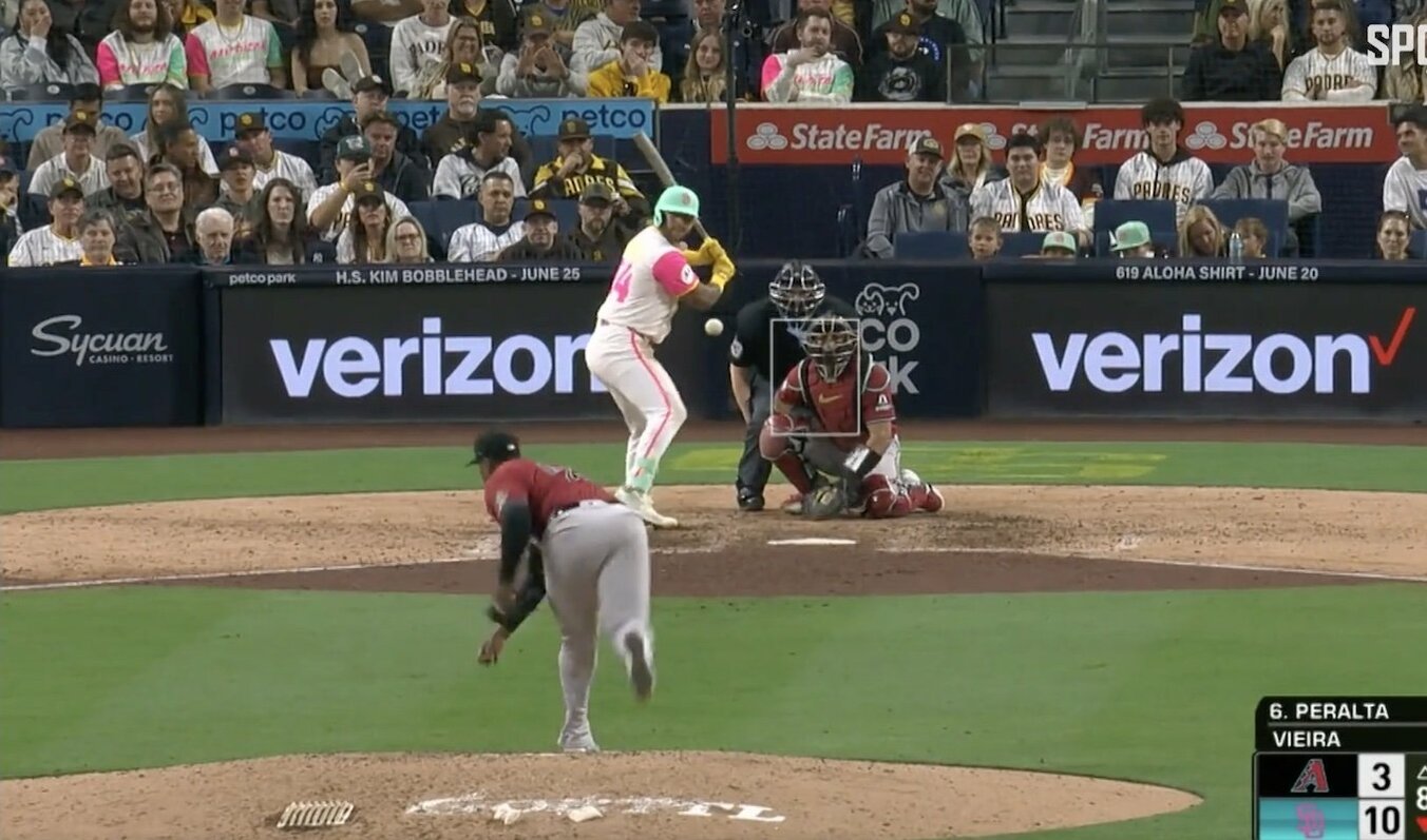 【写真・画像】巨人に戻ってきてもいいんだよ？ 元・巨人の助っ投、“NPB最速右腕”ビエイラの“剛速球ストレート”がエグすぎる「大化けしそうだけどな」「なんでこの球でダメなのか」 1枚目 ...