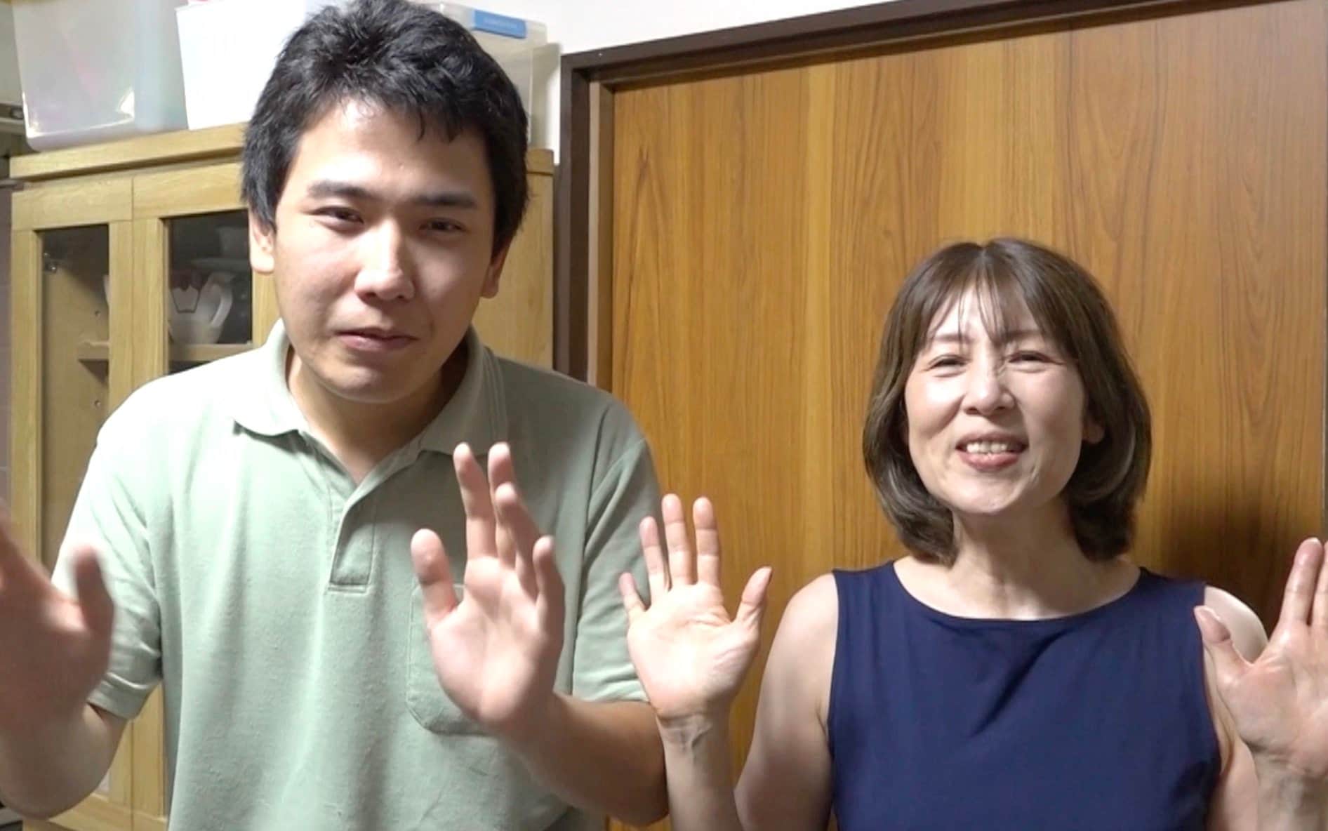 33歳差カップルが同棲する“愛の巣”を訪問！2人の寝室や、レトロなインテリア…年下彼氏（25）がこだわりを解説 バラエティ Abema