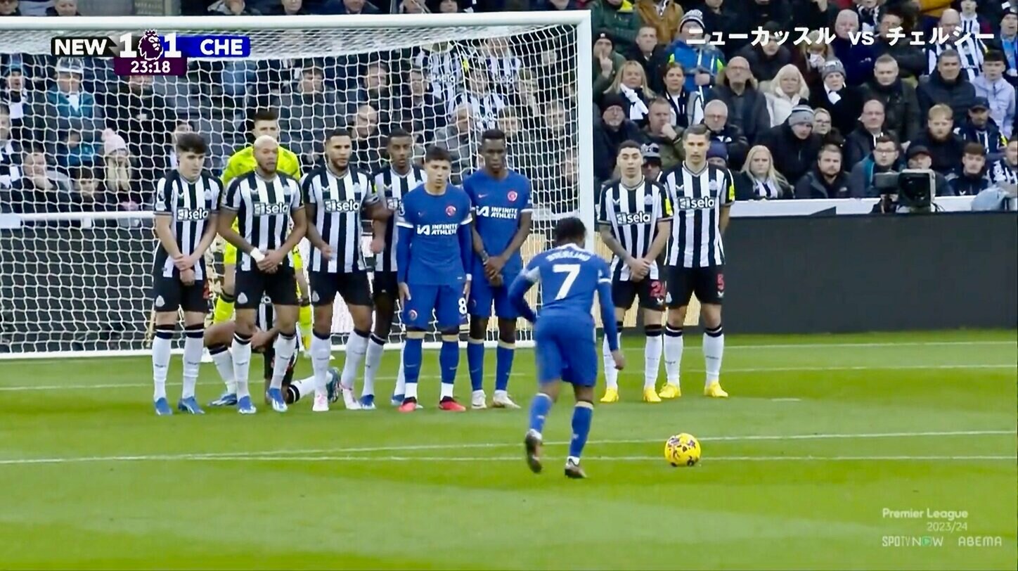 【写真・画像】「クリロナやんw」鋭い縦回転FK弾にGK一歩も動けず！ イングランド代表FWが一閃「気持ちいやつ決まった」エグい軌道に敵地サポーター脱帽 1枚目 | サッカー | ABEMA ...