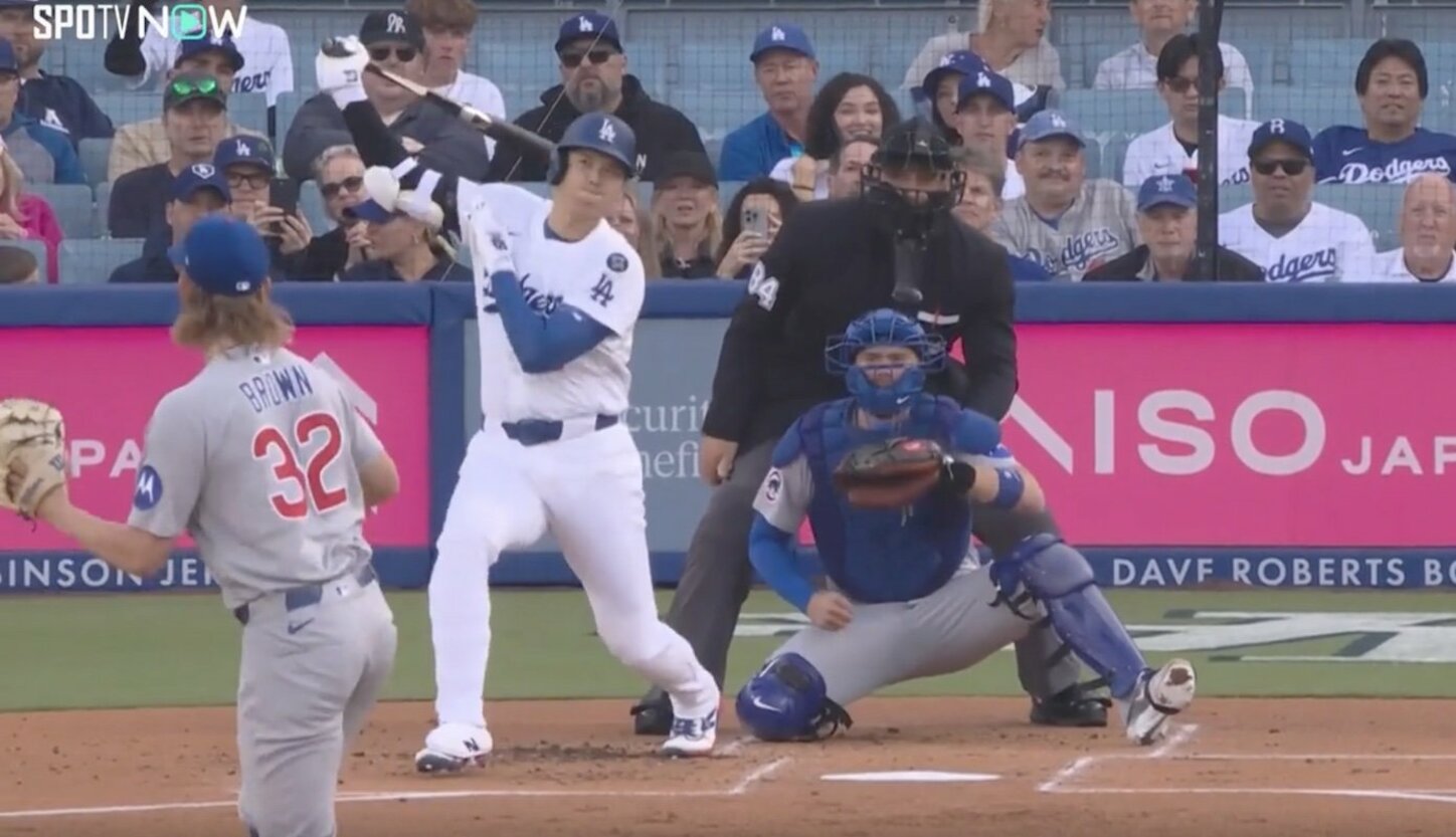 衝撃！ 大谷翔平、カッコ良すぎる“変態片手打ち”「マジかよ」「すごい音だな」 バットを折りながら“技ありヒット”「打撃はパワー」 | 野球 ...