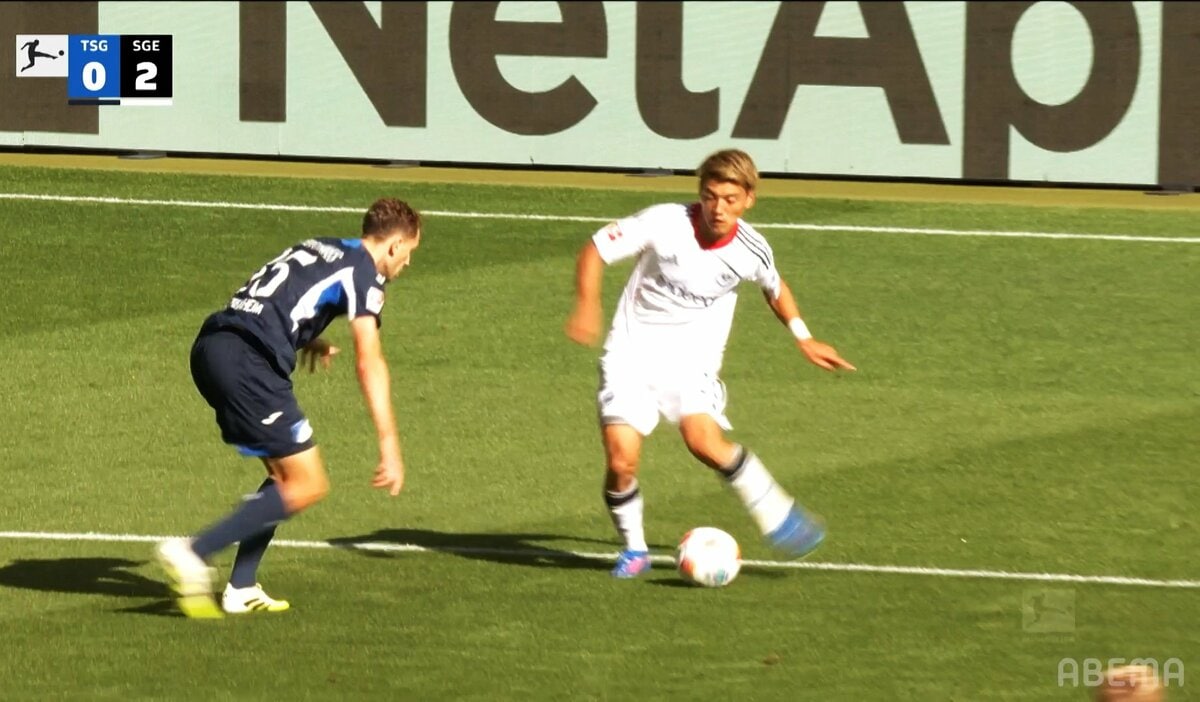 【写真・画像】堂安律が無双！ 天才的な“股抜きパス”アシストにSNS沸騰「上質な仕上げ」「異次元」「タイミングうまい」全3ゴール関与でMOM受賞 4枚目 | ブンデスリーガ | ABEMA ...