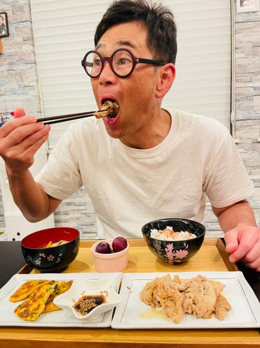 ココリコ・遠藤の妻、夫の大好物を出した夕食「前日から漬けて味を染み込ませて」 話題 Abema Times アベマタイムズ