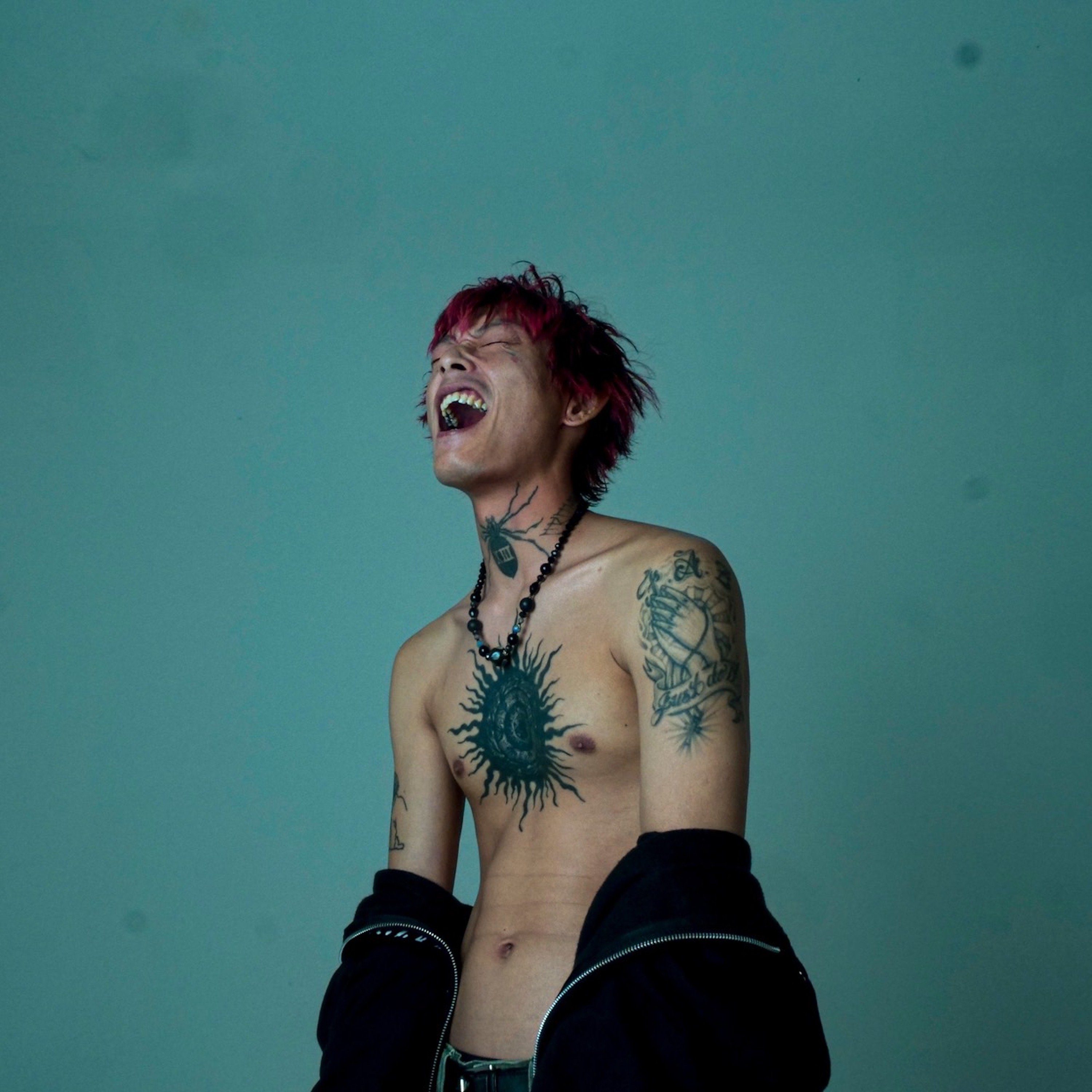 【写真・画像】"過去と今を繋ぐ音、笑顔の中に見え隠れする殺意"TYOSiNが新たなシングル“笑殺”をリリース！ 1枚目 | HIPHOP ...