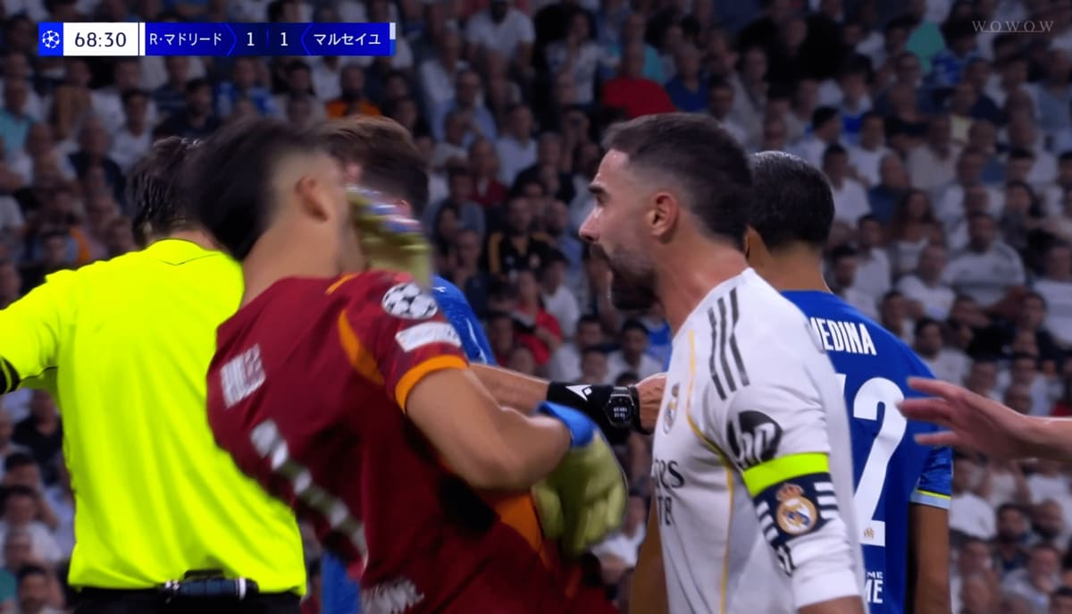 「完全な暴力」衝撃“頭突き”のマドリード主将に批判殺到！「まるで子供」一発レッドカードの決定的瞬間【CL】 | 海外サッカー | ABEMA TIMES | アベマタイムズ