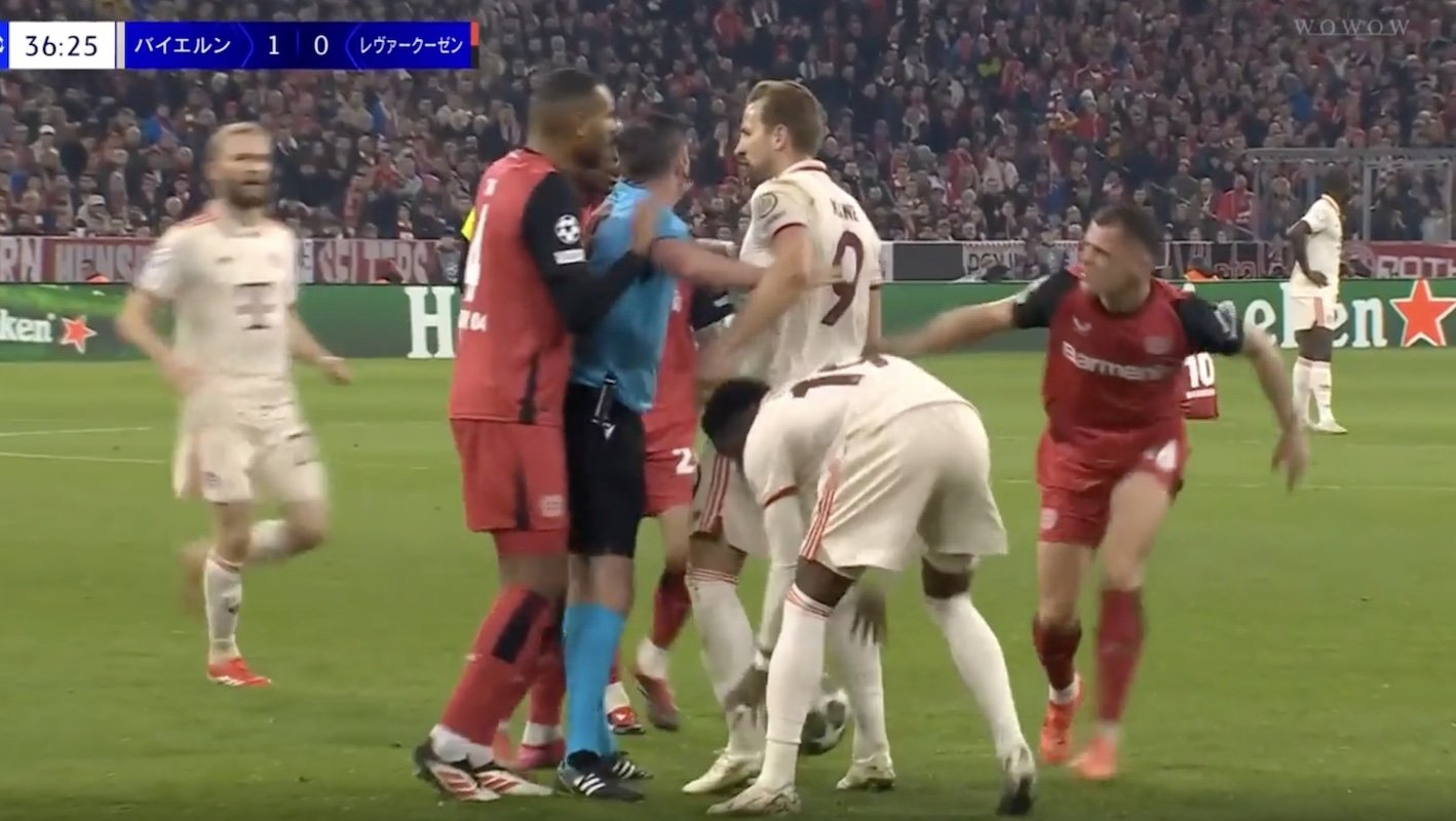 乱闘勃発！ 怪物FW、ガチギレ… 強烈タックルに“報復キック”炸裂… 両軍入り乱れる衝撃シーン「怖っ！」「そりゃキレる」 | 海外サッカー | ABEMA TIMES | アベマタイムズ