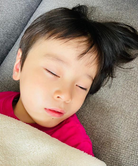 ココリコ・遠藤の妻、39℃の高熱でダウンした次男に「怒鳴ってごめん。。」 話題 Abema Times